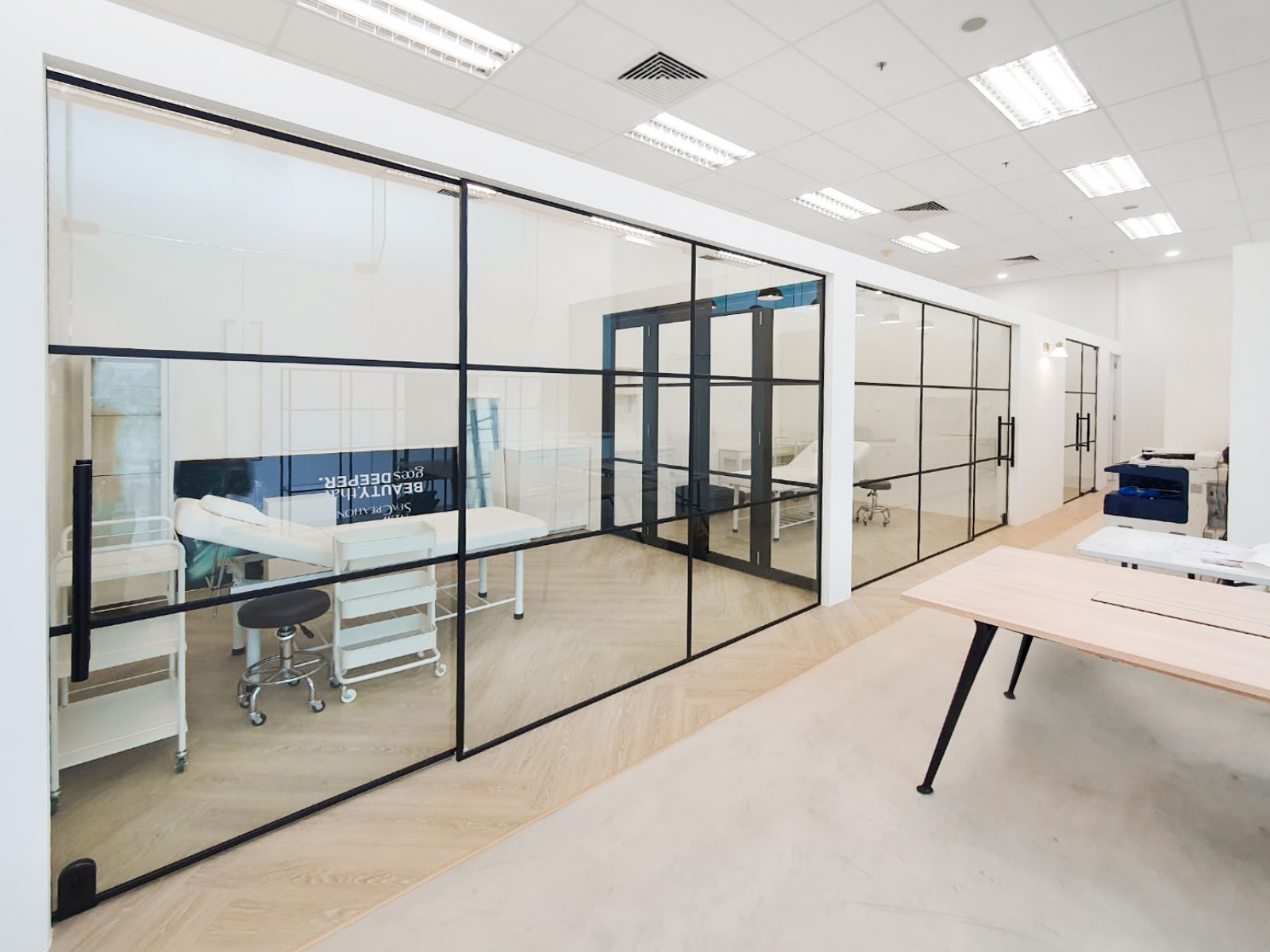 Glass Partitions: Versatile Solutions for Modern Spaces